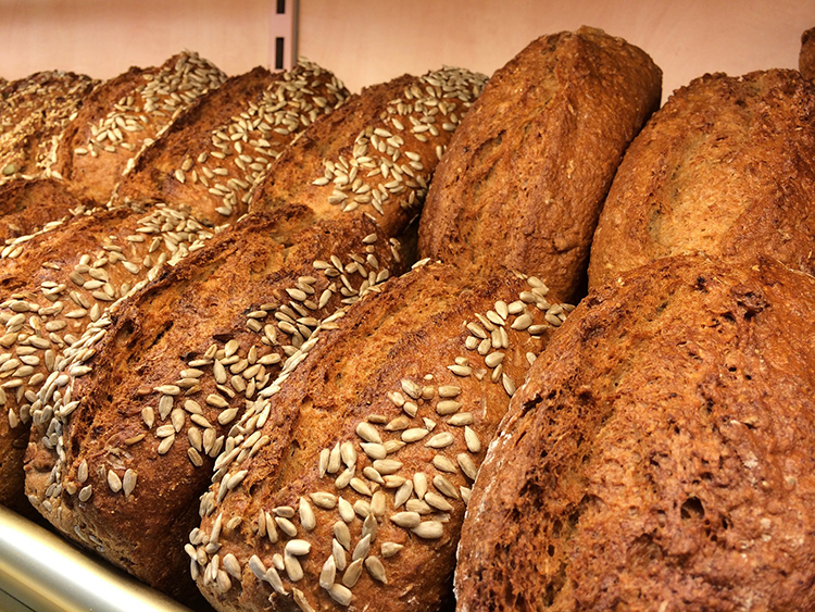 Le pain, l'incontournable des repas - 7detable.com